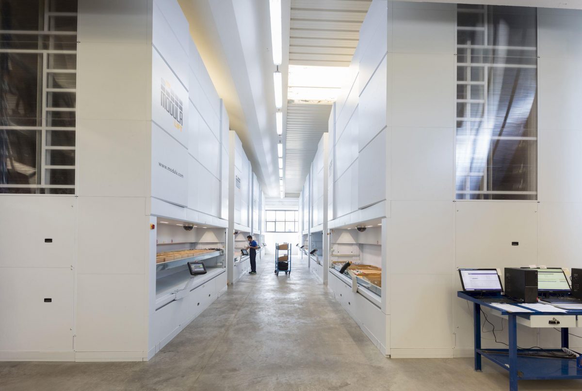 Warehouse Kitting Process 101: Benefits + Automated Systems