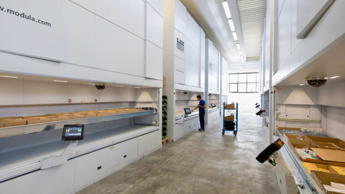 30 Warehouse KPIs to Track and Measure Performance + Formula